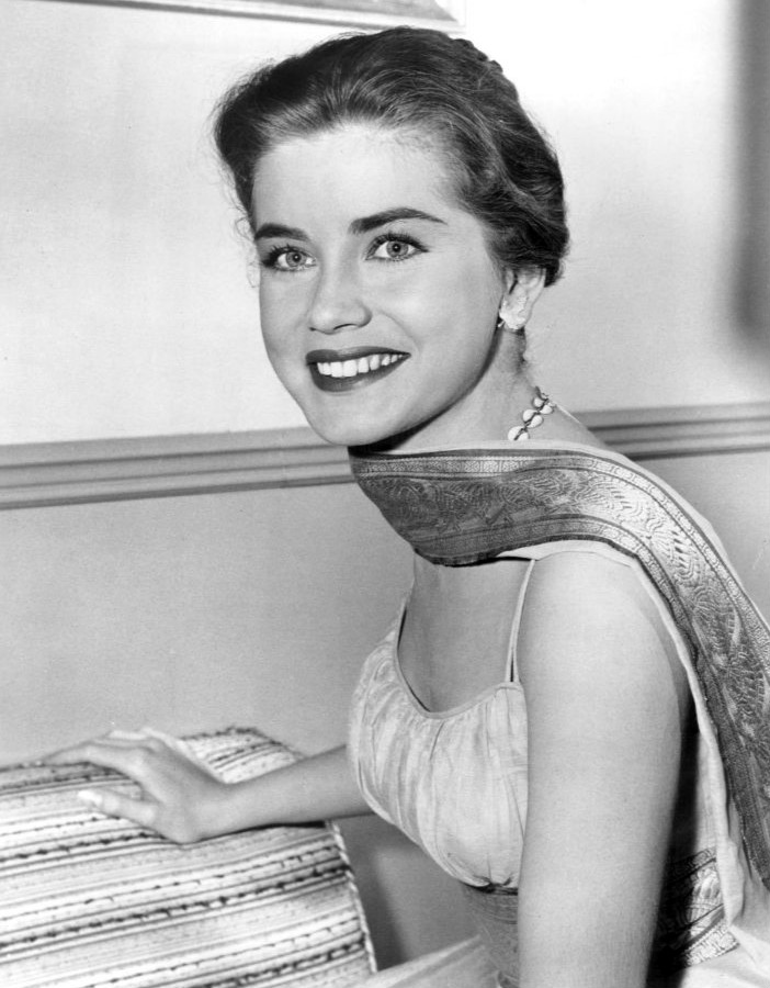 How Young Starlet Dolores Hart Went From Thriving In Hollywood To ...