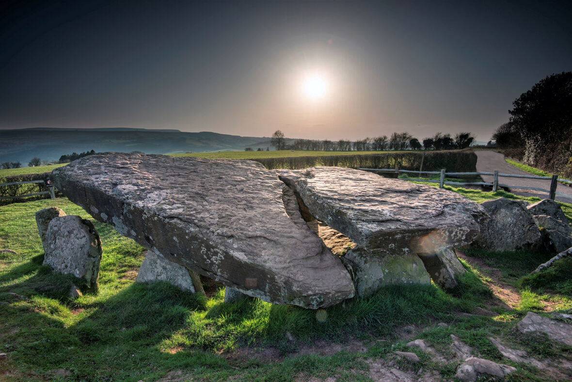 This 5,000-Year-Old Neolithic Tomb Located In England Is Said To Be ...