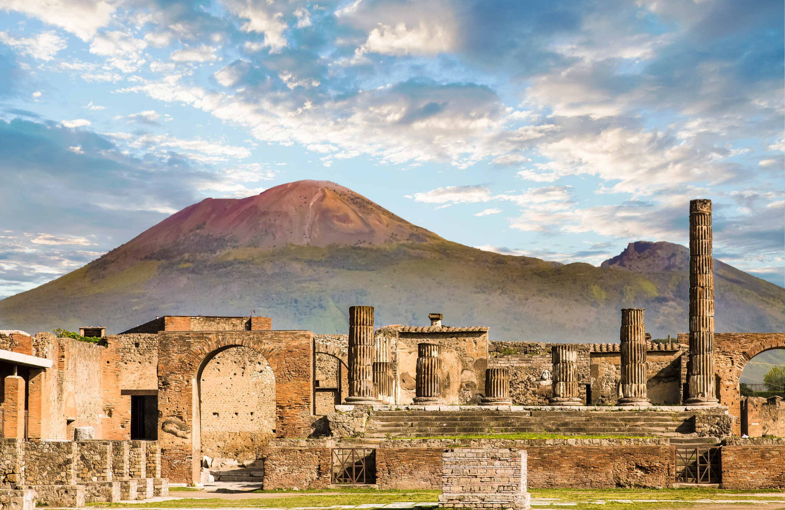Footprints Of Pompeii Residents Running From Mount Vesuvius Were ...