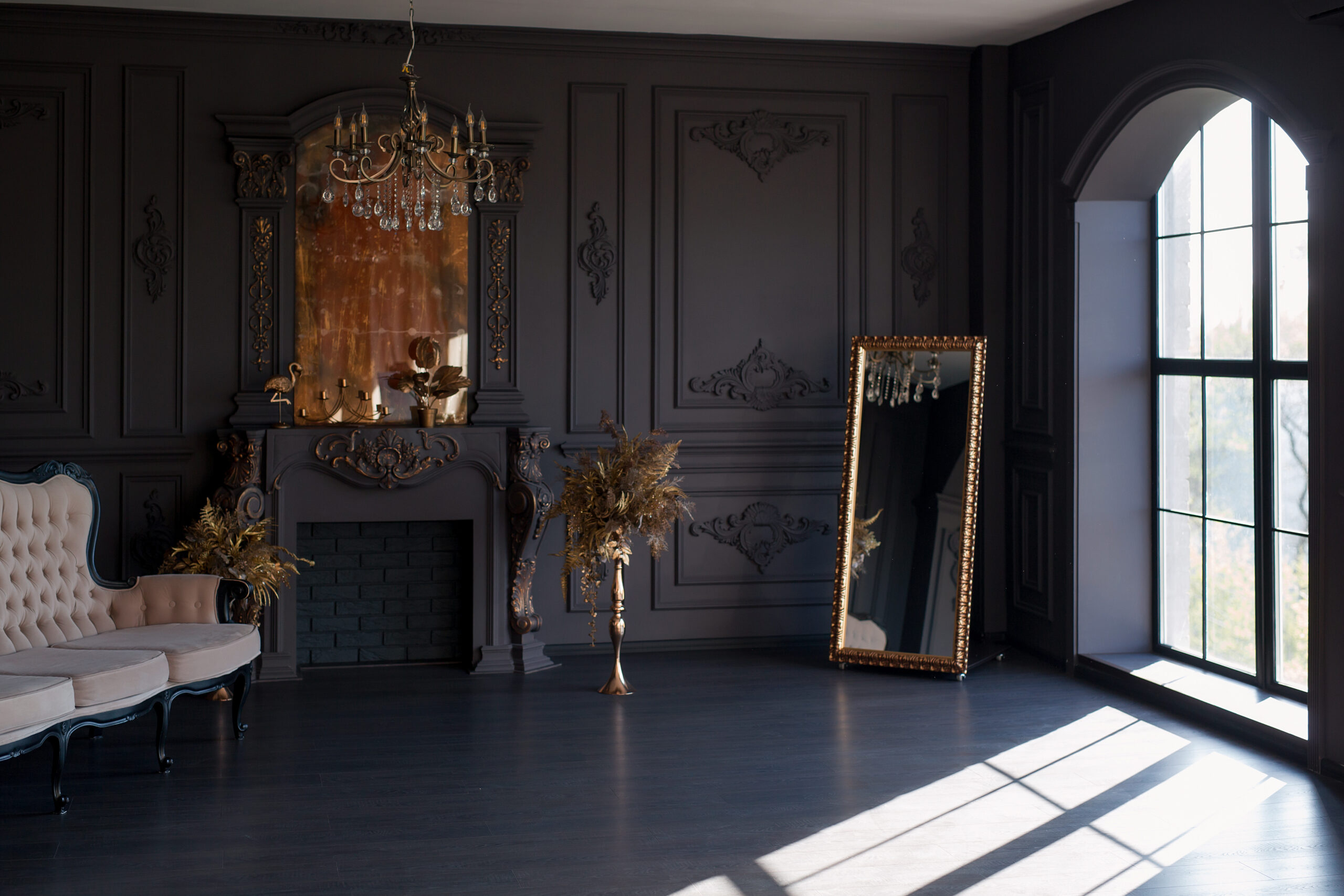He Acquired A Haunted Mirror From An Old Money Hotel, And His Life Has ...