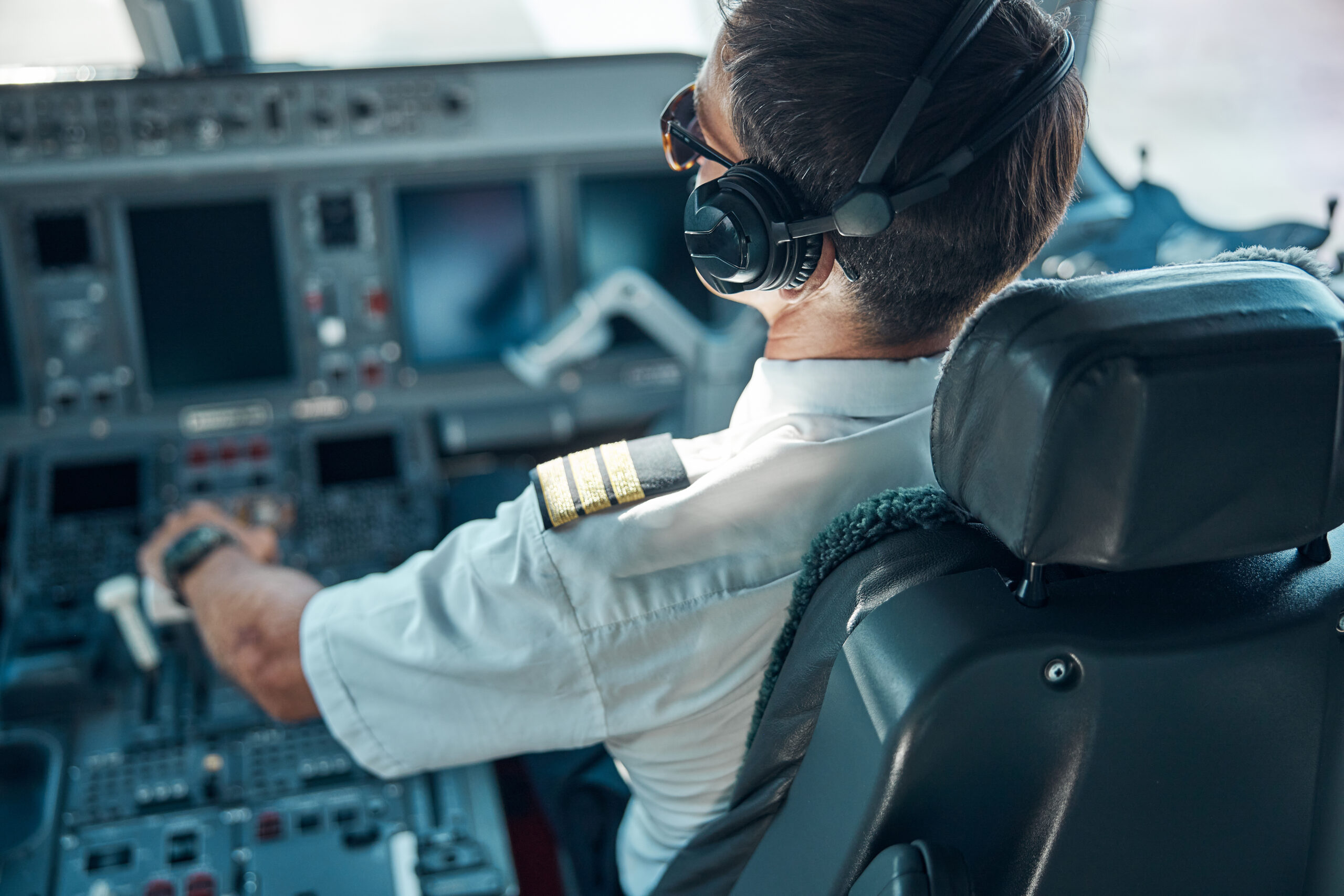 She Was Married To A Pilot, And She's Warning Women About How Lonely It ...