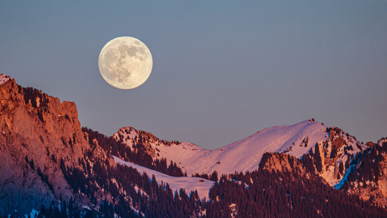 On Sunday, A Snow Moon Will Rise Alongside Star Clusters, And Here's ...