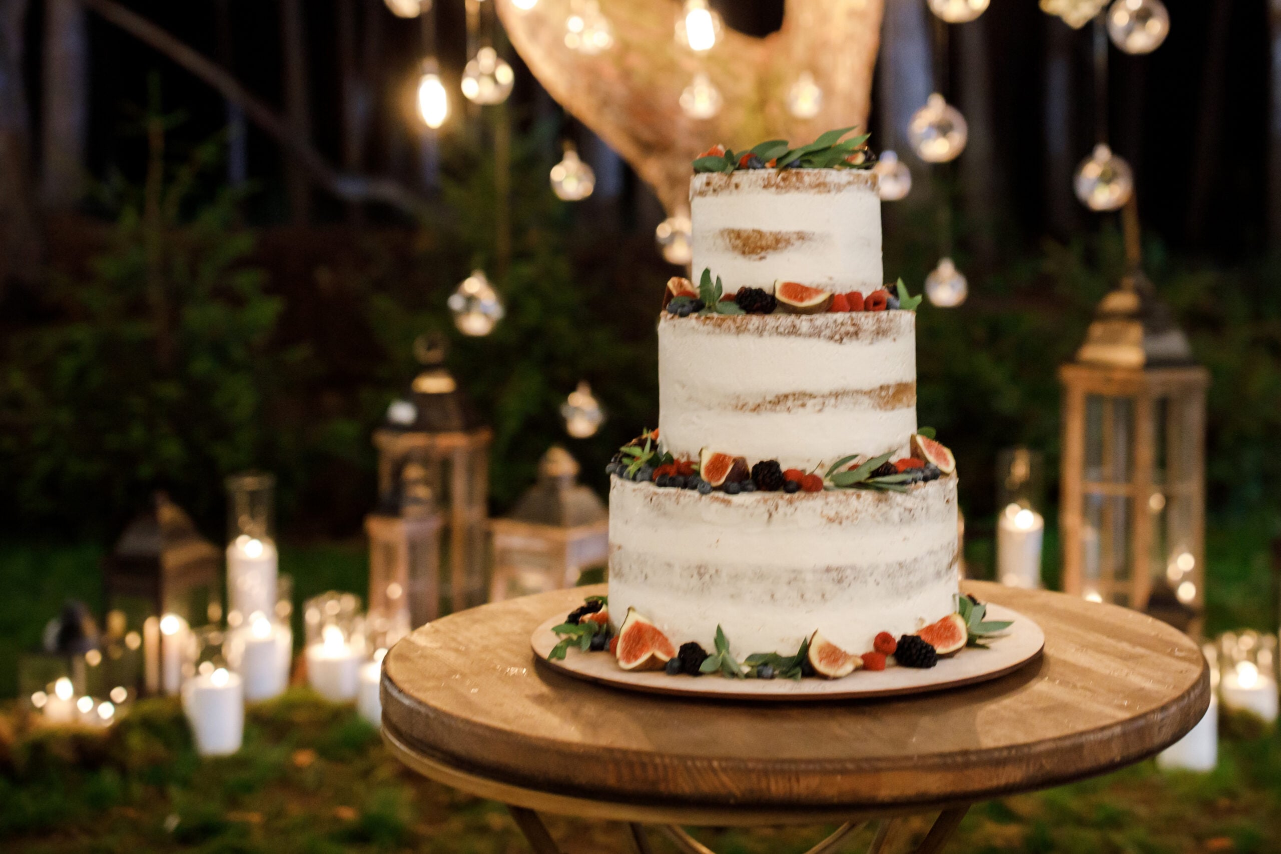 She Delivered A $1,200 Wedding Cake To A Bride Who Furiously Said It ...