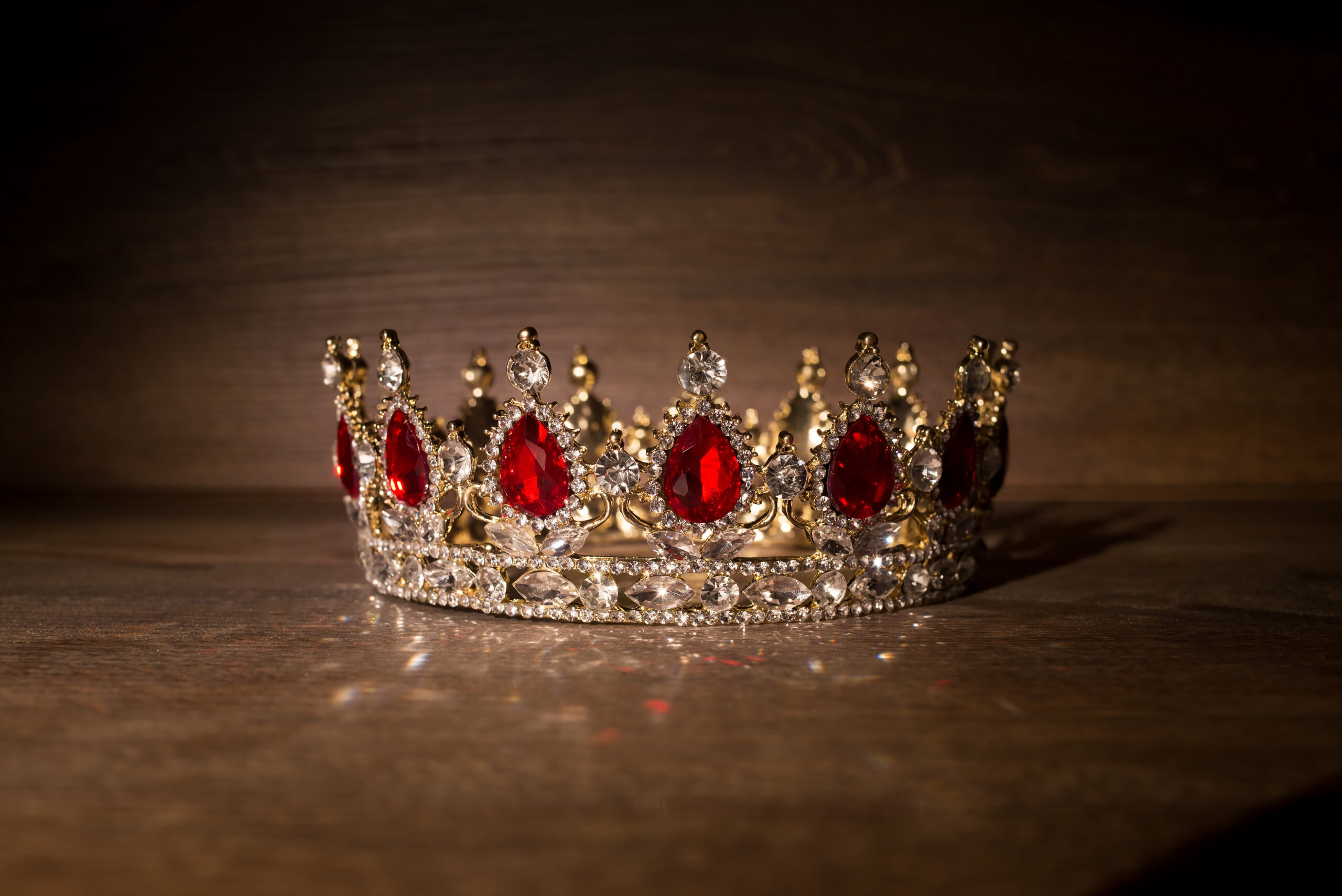 She Was A Medieval Queen Buried In A Simple Box, And A Look Inside Her ...